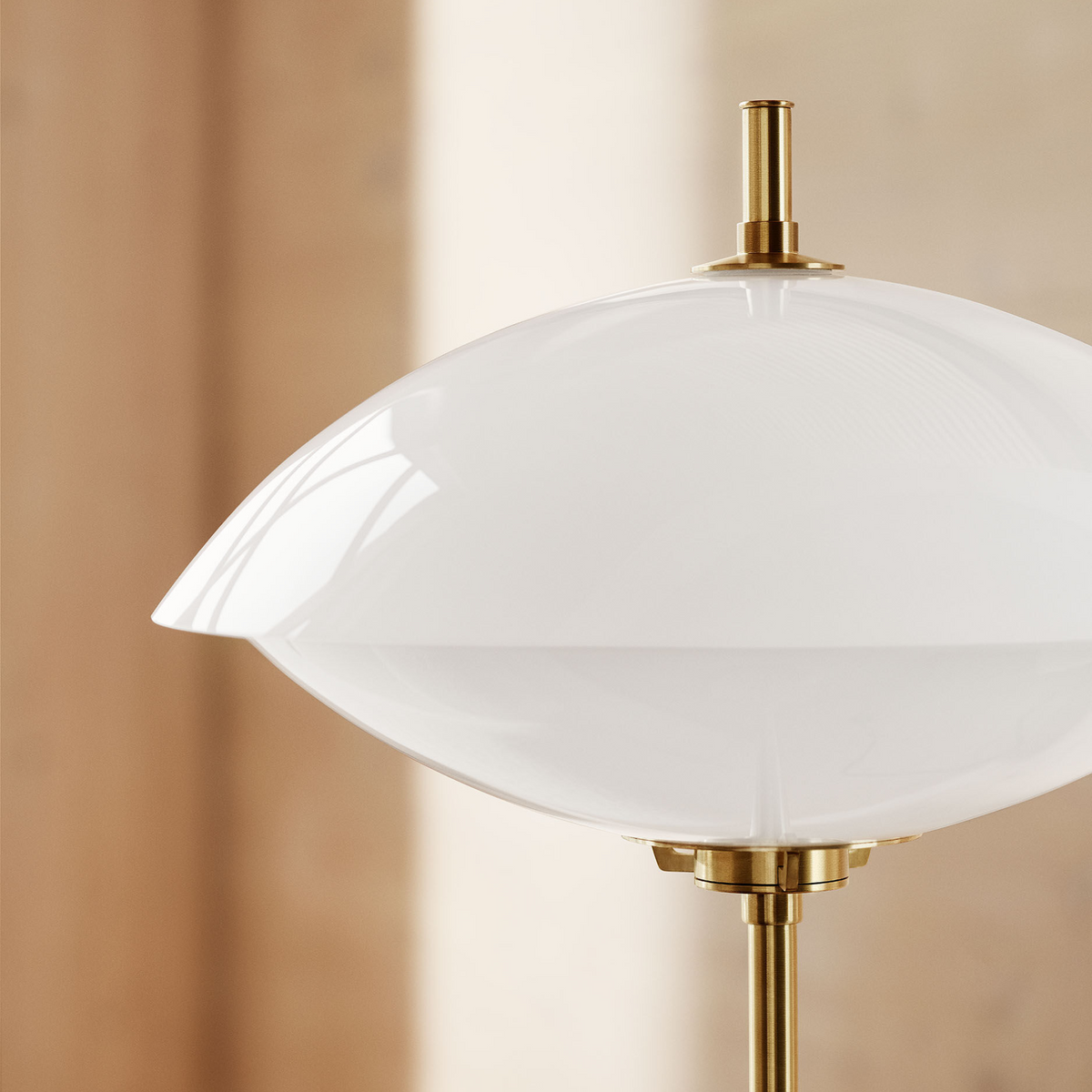 Clam Floor Lamp by Fritz Hansen - Scandinavian Design – Nordic Living ...